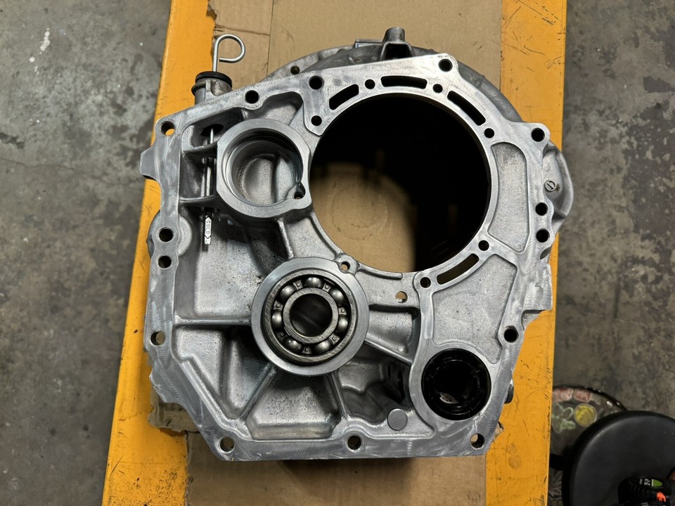 32552-U2261-71 Toyota Forklift 8FDU32 Transmission Housing (Good Used ...