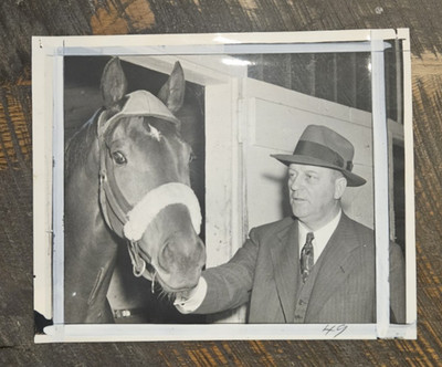 1943 Press Photo - Count Fleet and Trainer Don Cameron at Pimlico ...