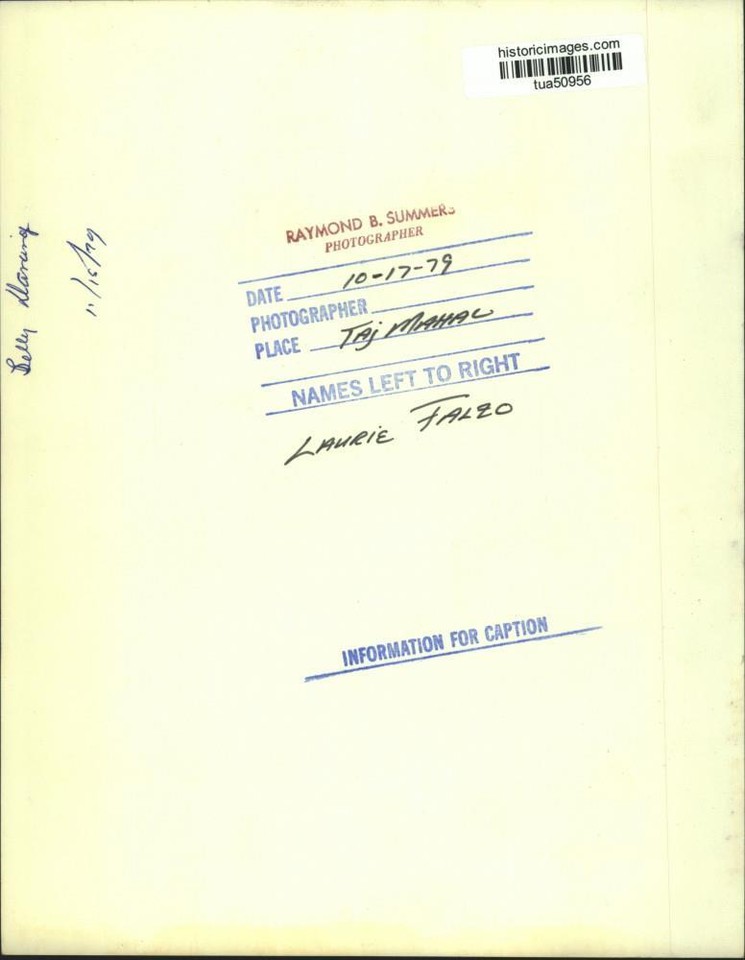 1979 Press Photo Laurie Falzo belly dancing at the Taj Mahal in New ...