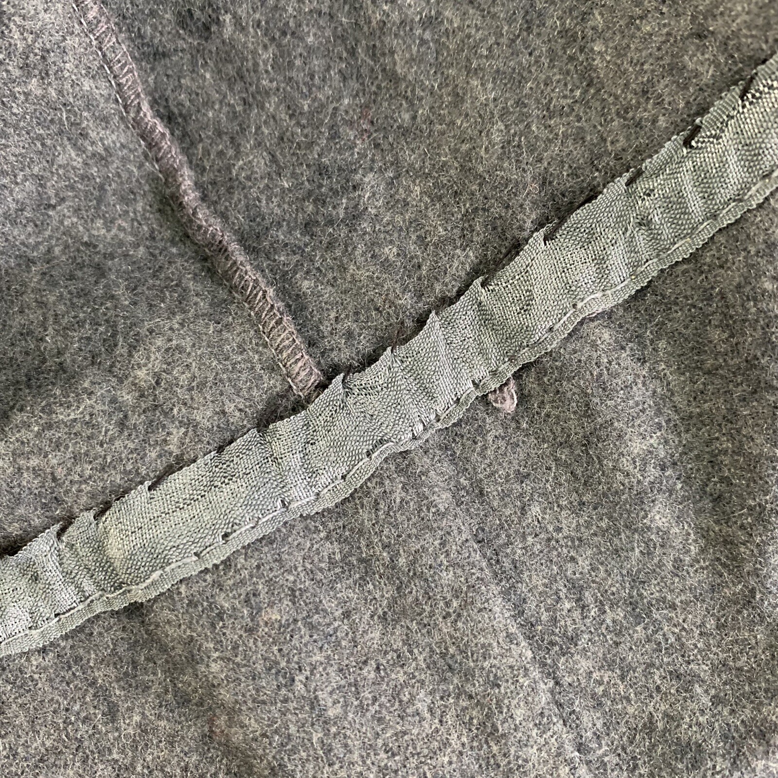 Vintage 1950’s Wool Arrow Details Wiggle Flare Bottom… - Gem