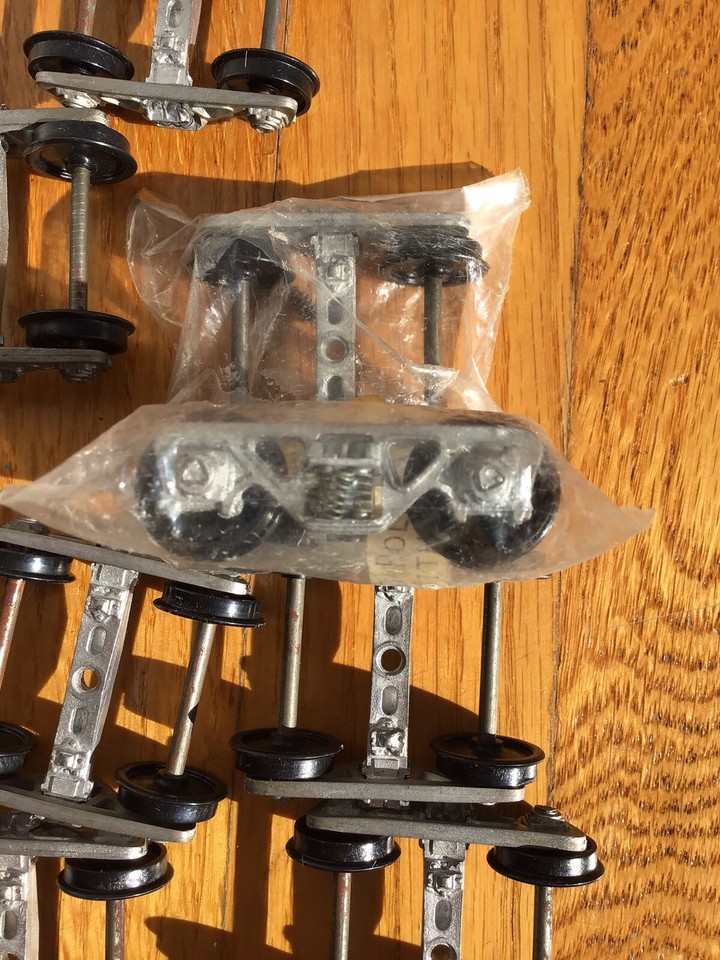 QUALITY CRAFT O SCALE SPRUNG TRUCKS (4 PAIRS) , METAL SIDE FRAMES #700 ...