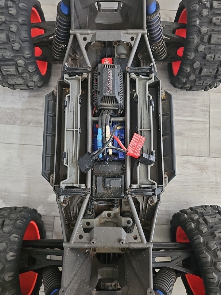 Traxxas Xmaxx 8s RC Truck Runs And Drives Needs Servo And Controller | eBay