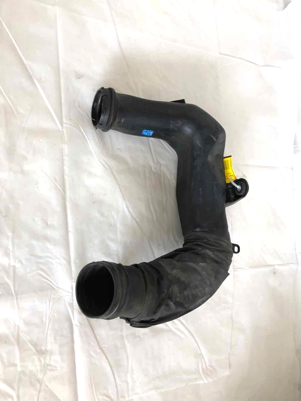 2009 - 2010 HYUNDAI SONATA 4 Cylinder Engine Air Intake Hose Center ...