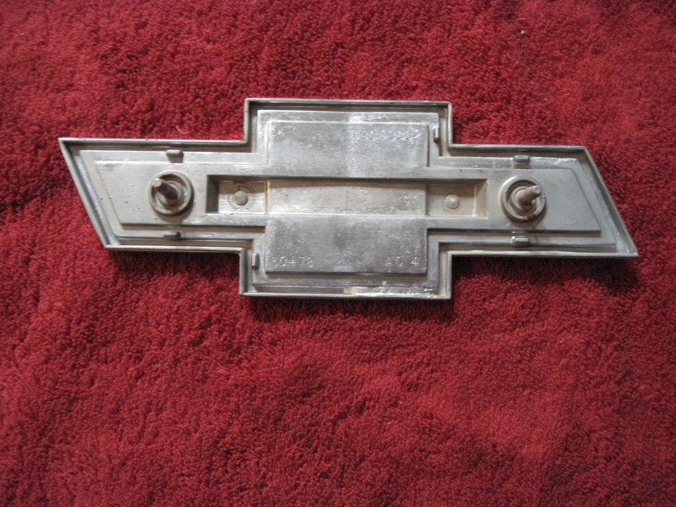 83-87 Chevy Truck Van Grille Emblem OEM 14043882 88-91 Blazer Surburban ...