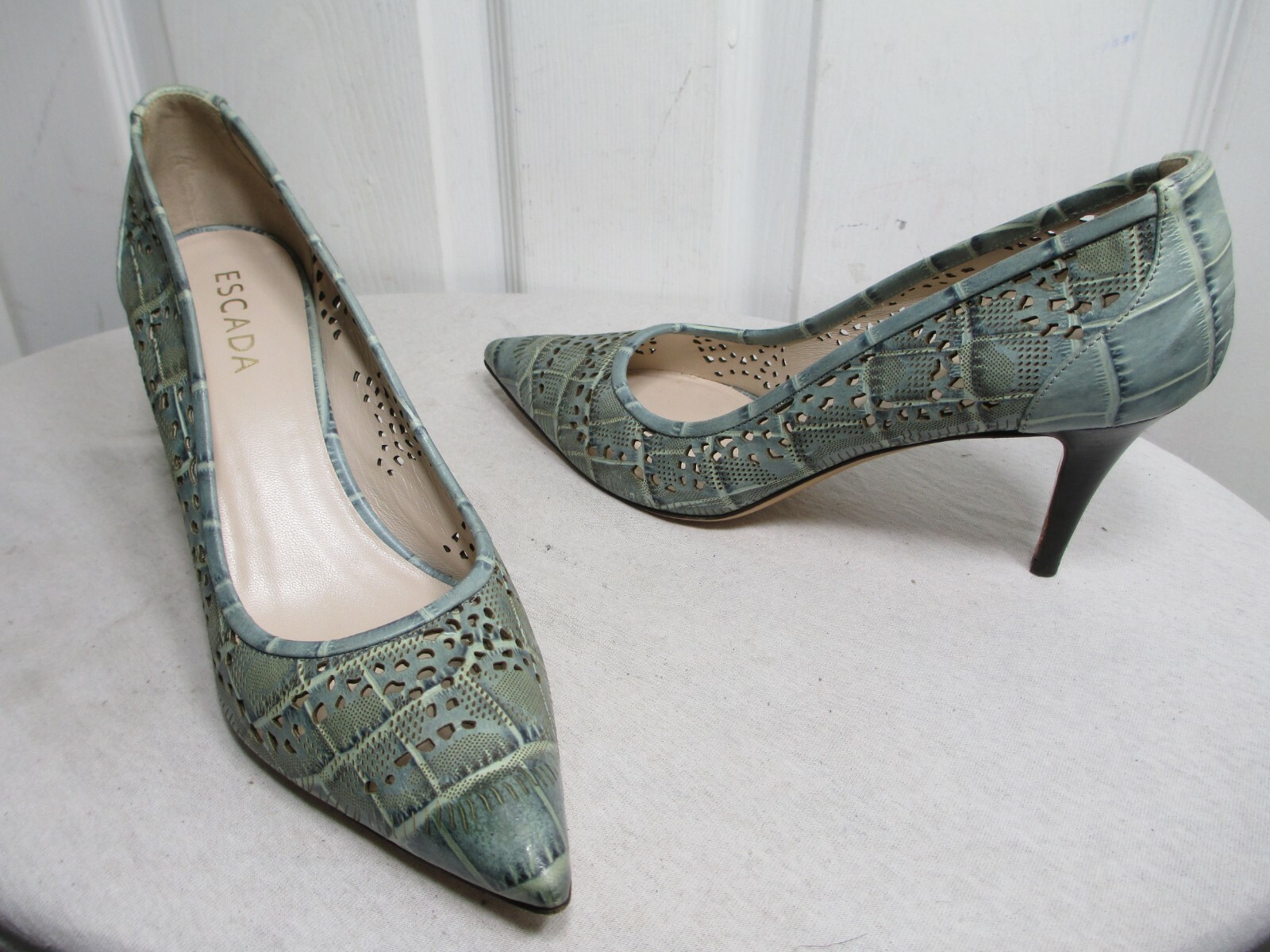 ESCADA LIGHT BLUE LASER CUT ALLIGATOR PRINT LEATHER H… - Gem
