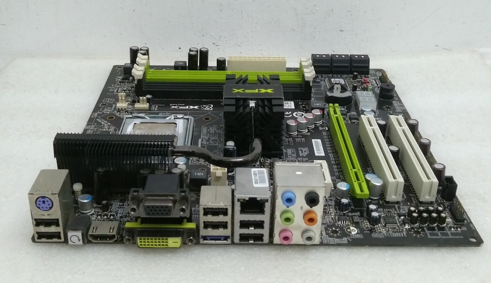XFX MI-9300-7AS9 LGA775 GeForce 9300 mATX Motherboard . Bonus : CPU ...