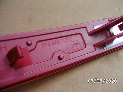 NEW GENUINE SEAT LEON EST. 2017 Onwards LEFT REAR BUMPER REFLECTOR ...