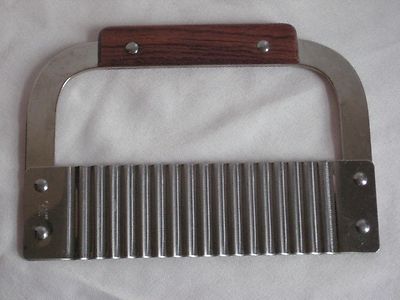 Vtg Stainless Steel 7” Straight Edge Scallop Edge Pastry Cutter Wood ...