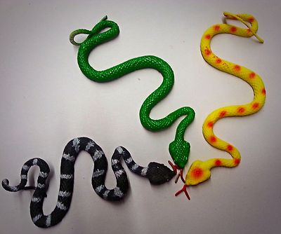 27cm Realistic Fake Rubber Snake Garden Toy Decoration Black Yellow ...