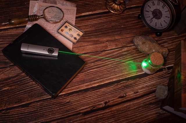 Olight Arkfeld Winter 3(Ti) Flashlight 1000 Lum CW LED W/Green Beam ...