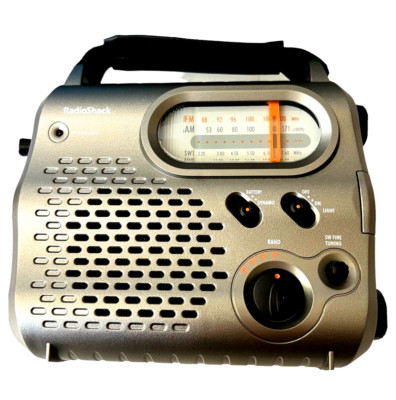 Radio Shack Emergency Crank Radio (20-238) AM/FM with USB Flashlight ...