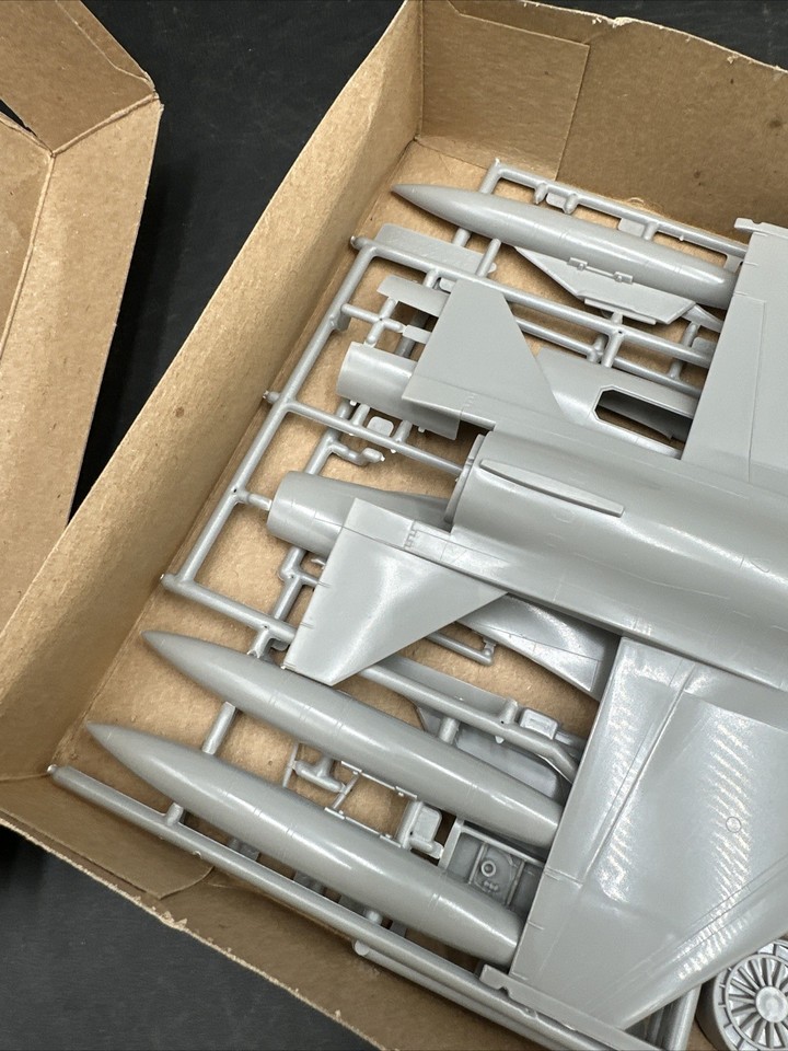 Monogram F-16 Fighting Falcon Military Jet 1/48 Model Kit #5421 1980 | eBay