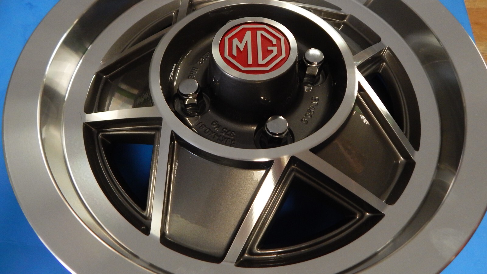 New Set of 4 Alloy Wheels for 1963-1980 MGB 14"x5" Limited Edition W ...