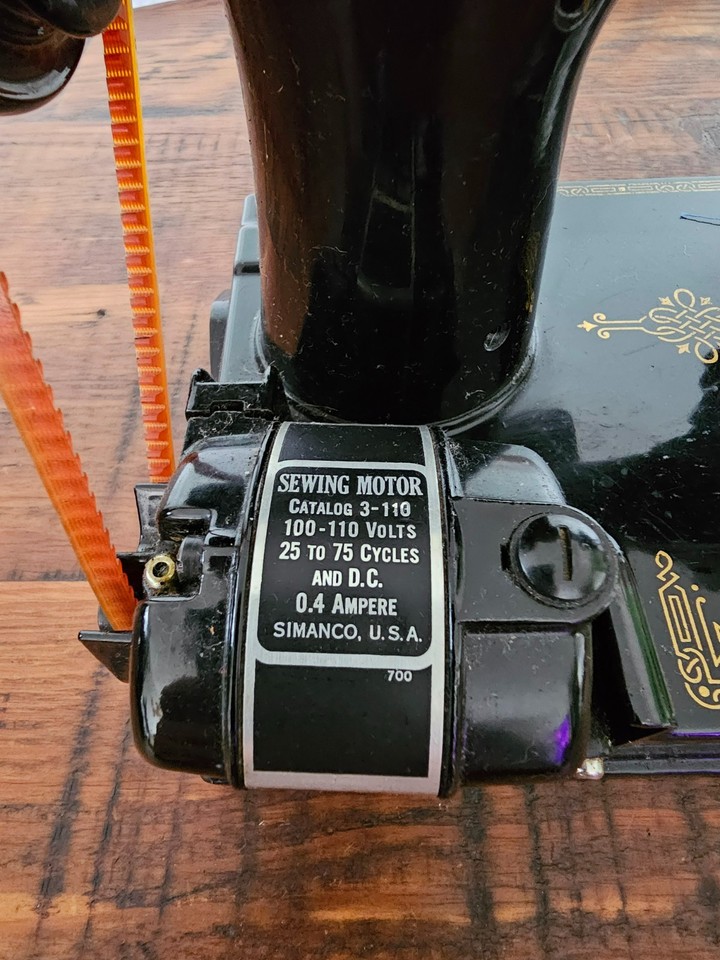 Antique 1947 Singer Model 221 Featherweight Sewing Machine Bundle ...