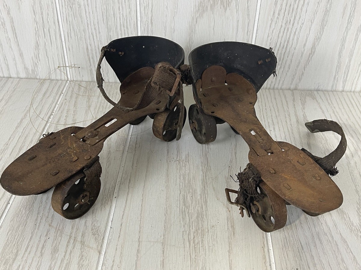 Vintage Roller Skates With Key