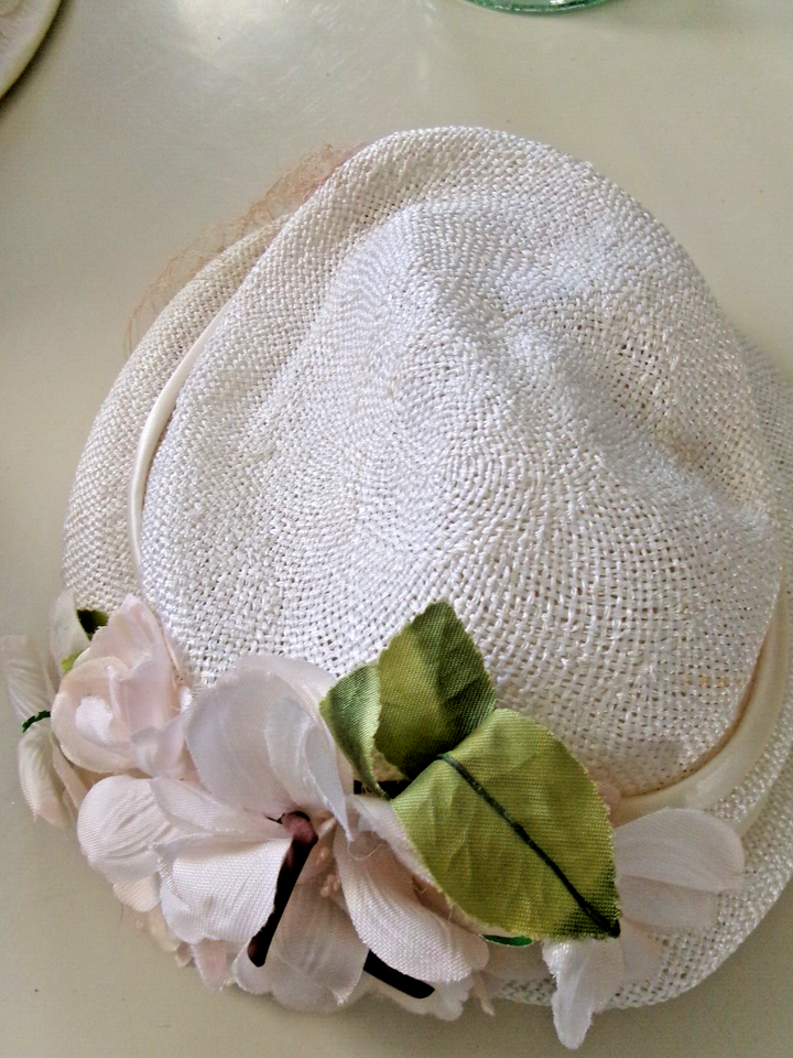 Final 4 VINTAGE HATS WITH SILK FLOWER BRIMS, STRAW, LACE, SATIN, CLOCHE ...