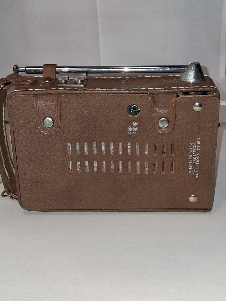 Vtg GE General Electric transistor P-977 portable radio AM/FM, works ...
