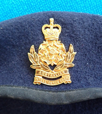 Australian Intelligence Corps Beret and Badge | eBay Australia