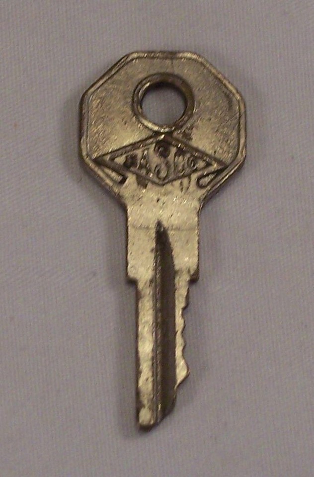 Vintage BASCO Briggs & Stratton Key # 22213A Original Chevy GM Harley ...
