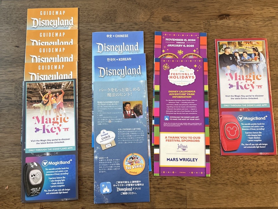 Disneyland DCA Guide Maps 11 pc 2024-2025 Lunar New Year Halloween ...