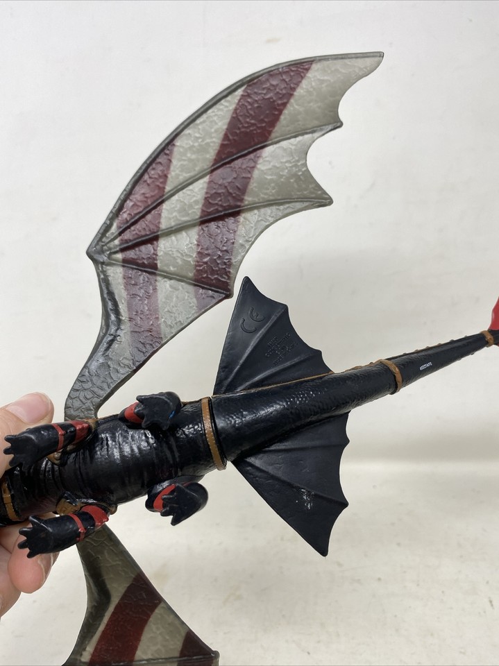 How to Train Your Dragon Toothless Night Fury Lunge Attack Figure Toy ...