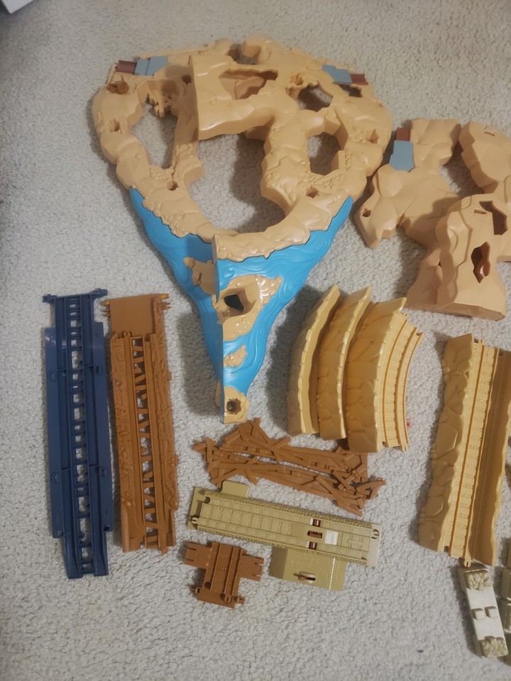 Thomas & Friends Trackmaster Thomas at Action Canyon Train Incomplete ...