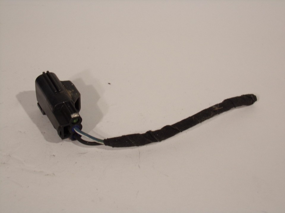 07-10 SATURN OUTLOOK HEADLIGHT TURN ONLY BULB SOCKET HARNESS PLUG 2 ...