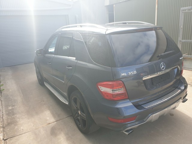 Mercedes-Benz W164 Ml Bumper Fairing Reflector Rear Left A1648200374 ...