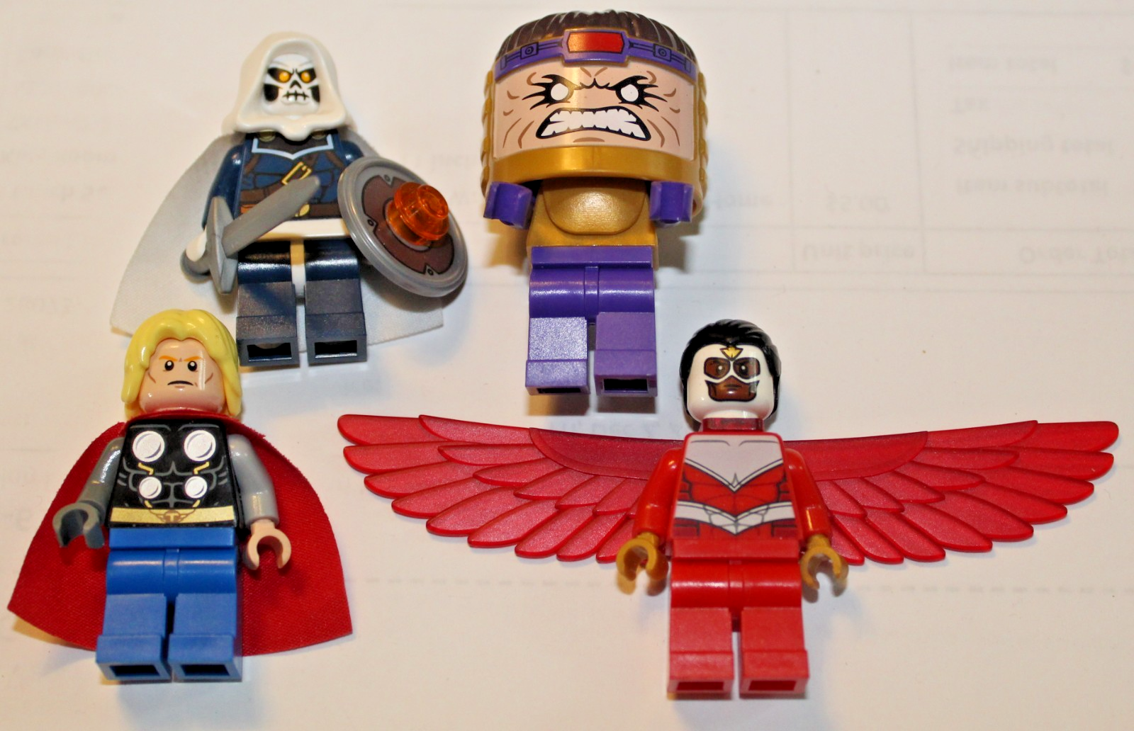Lego 76018 Marvel Super Heroes Set Minifigures Falcon MODOK Thor ...