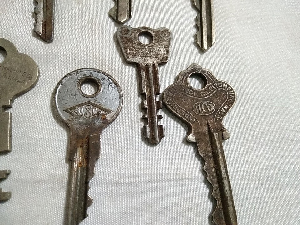 ANTIQUE 13 RARE Assorted Keys Lot 6 BASCO, DERBY.CONN GRAHAM, YMD ...