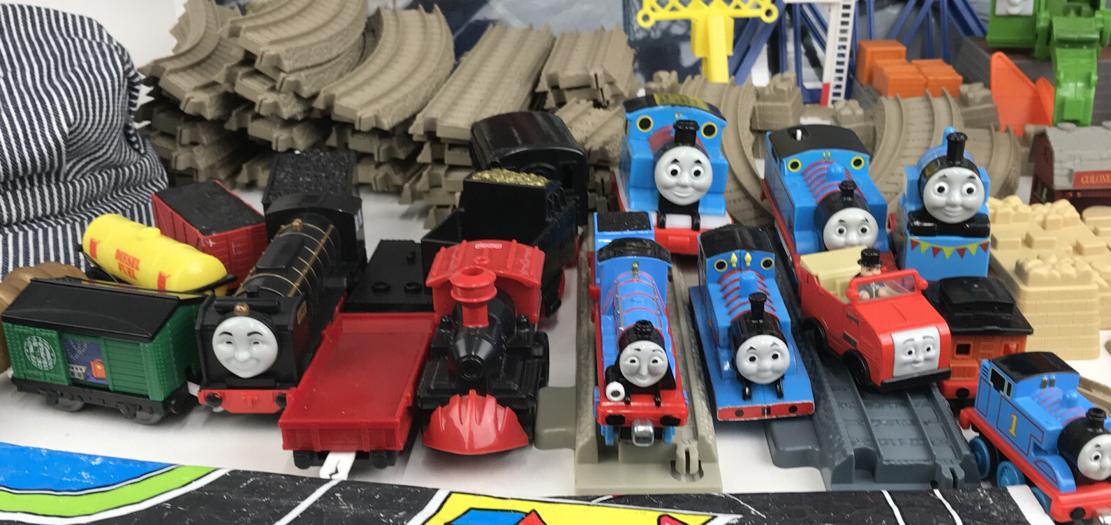 Thomas The Train Tracks Plastic 100 piece set With Hiro Control And ...