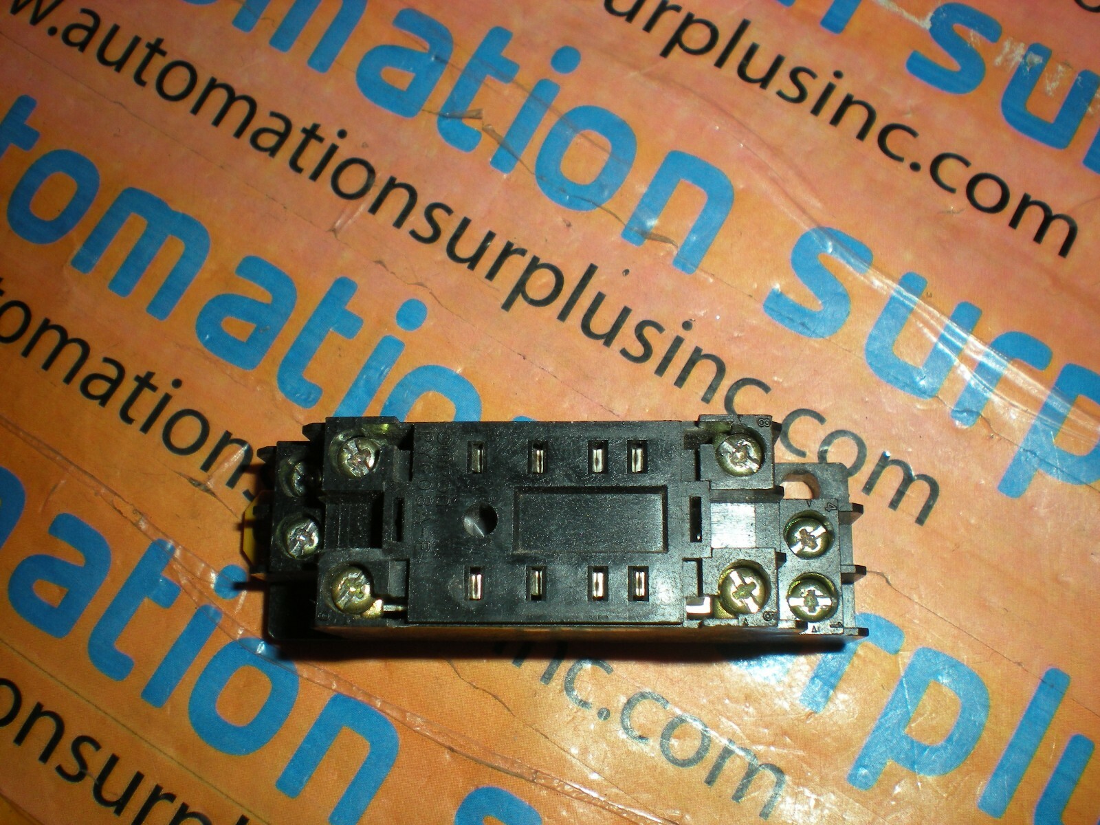 OMRON PYF08A-E 10A 250VAC 8-PIN DIN RAIL MOUNTING RELAY SOCKET ...