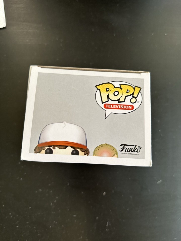 Stranger Things DUSTIN & DART Funko Pop #593 Hot Topic Exclusive | eBay
