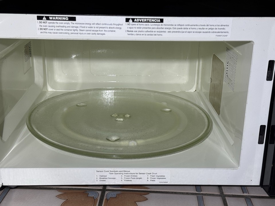 Panasonic 1.6 Cu. Ft. Full-Size Microwave Oven 1250W with Genius Sensor ...