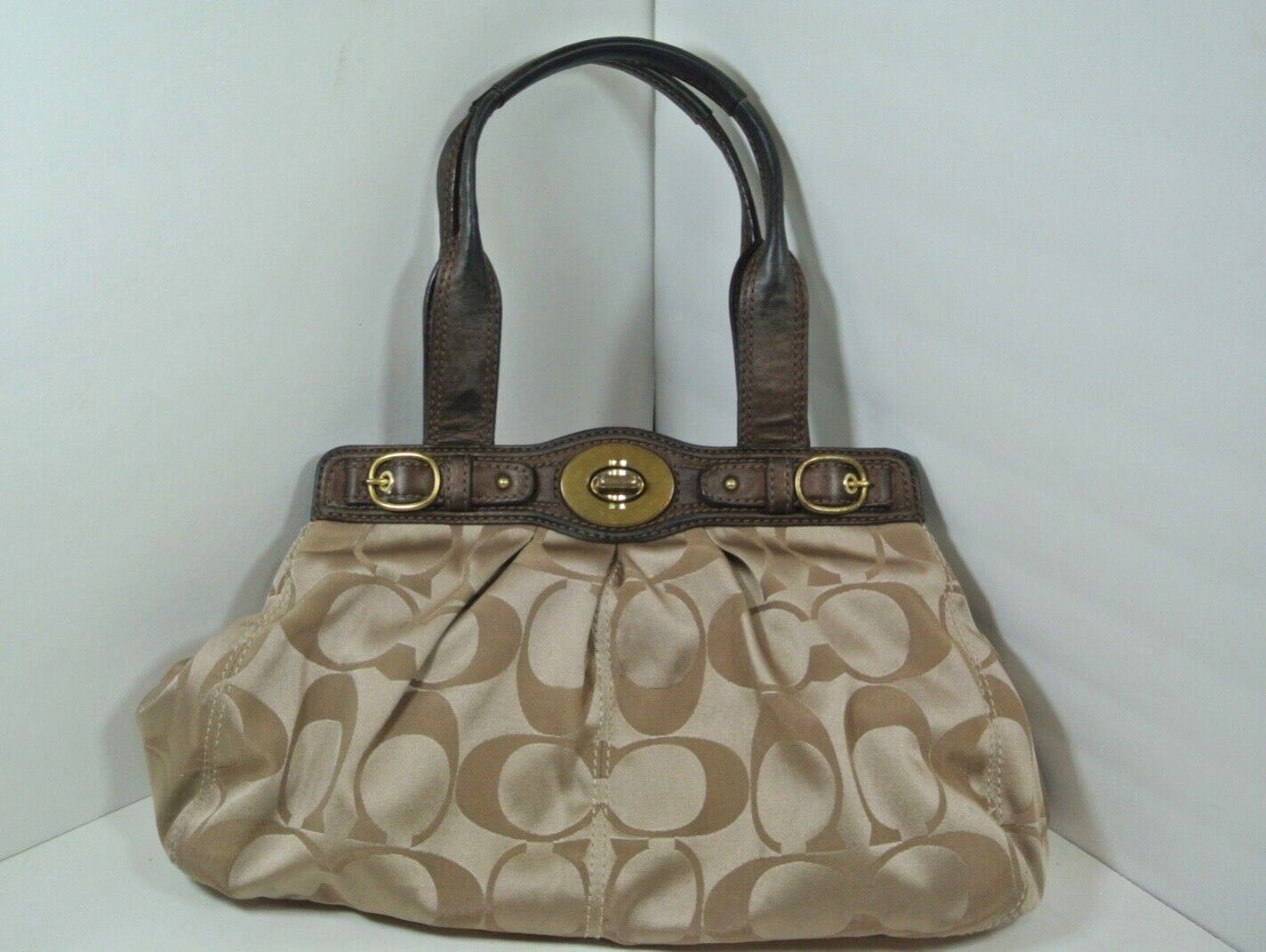 COACH SIGNATURE PURSE WITH PURPLE INTERIOR - Gem