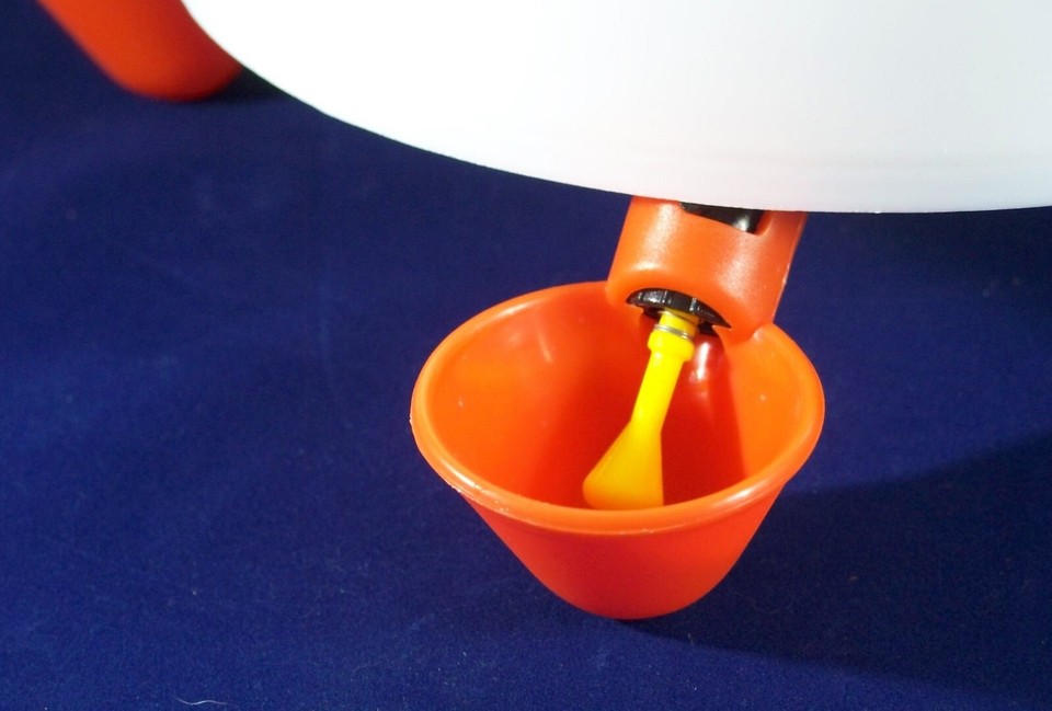 DELUXE Automatic Hanging Chicken Waterer 4 Drinker Cups 5 Gallon ...