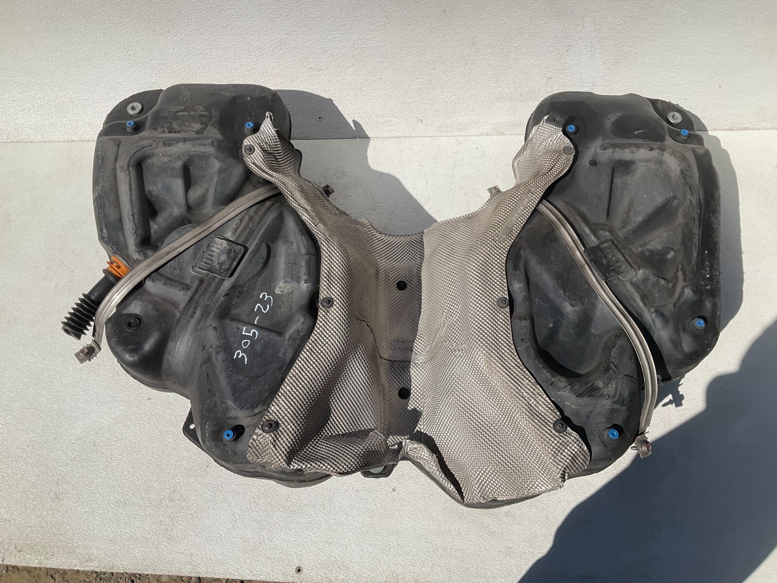 06-11 Mercedes ML350 W164 Fuel Tank Gasoline Reservoir Tank 164 471 00 ...