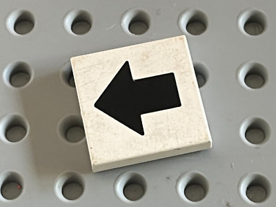 LEGO white tile w arrow ref 3068bp18 / Set 1039 6395 1342 9701 6472 ...