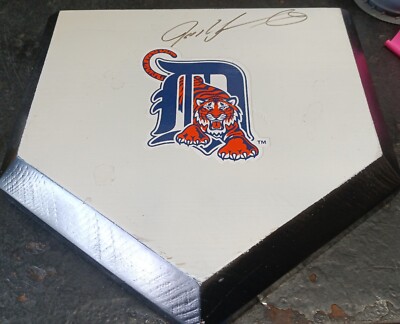 IVAN RODRIGUEZ Autographed/Signed DETROIT TIGERS 10" Mini Home Plate ...