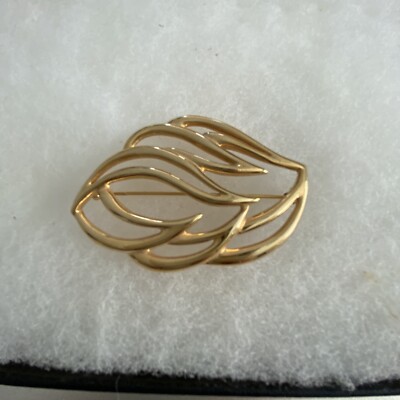VINTAGE 1980s MONET BROOCH LAPEL PIN STATEMENT ABSTRACT LEAF GOLD TONE ...