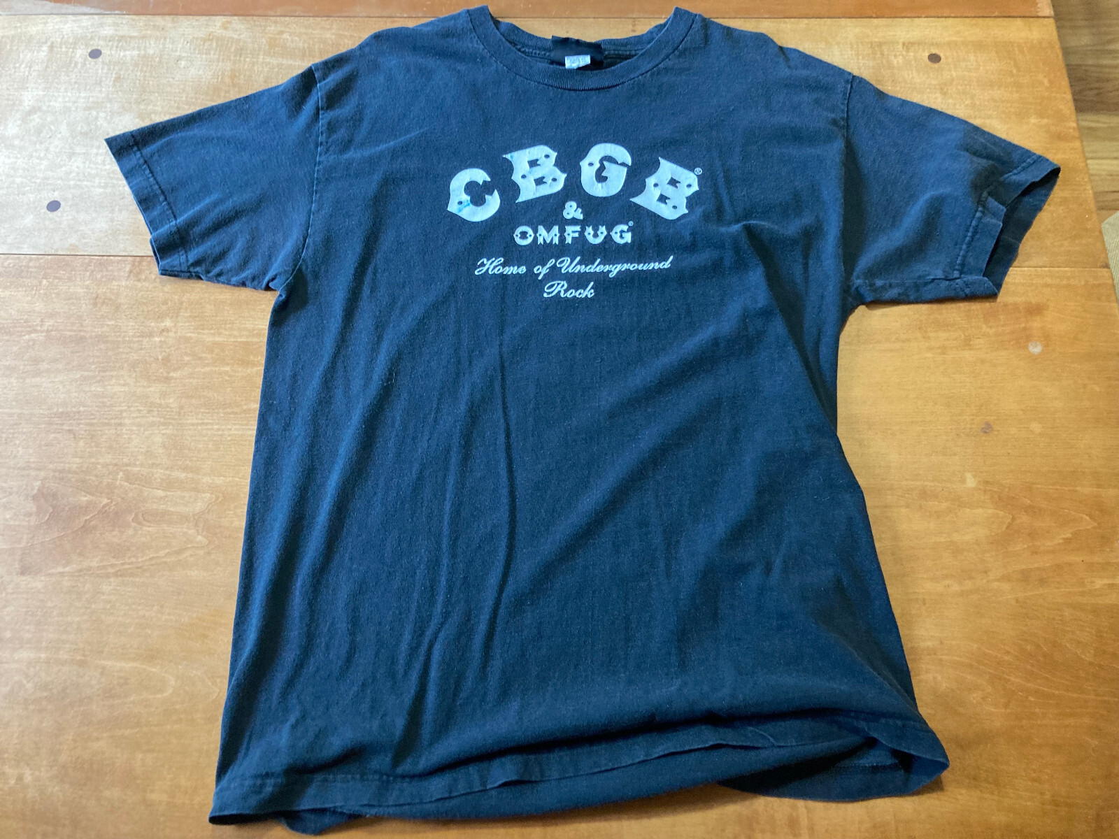 VERY RARE and VINTAGE! CBGB T-Shirt Size Large - Gem