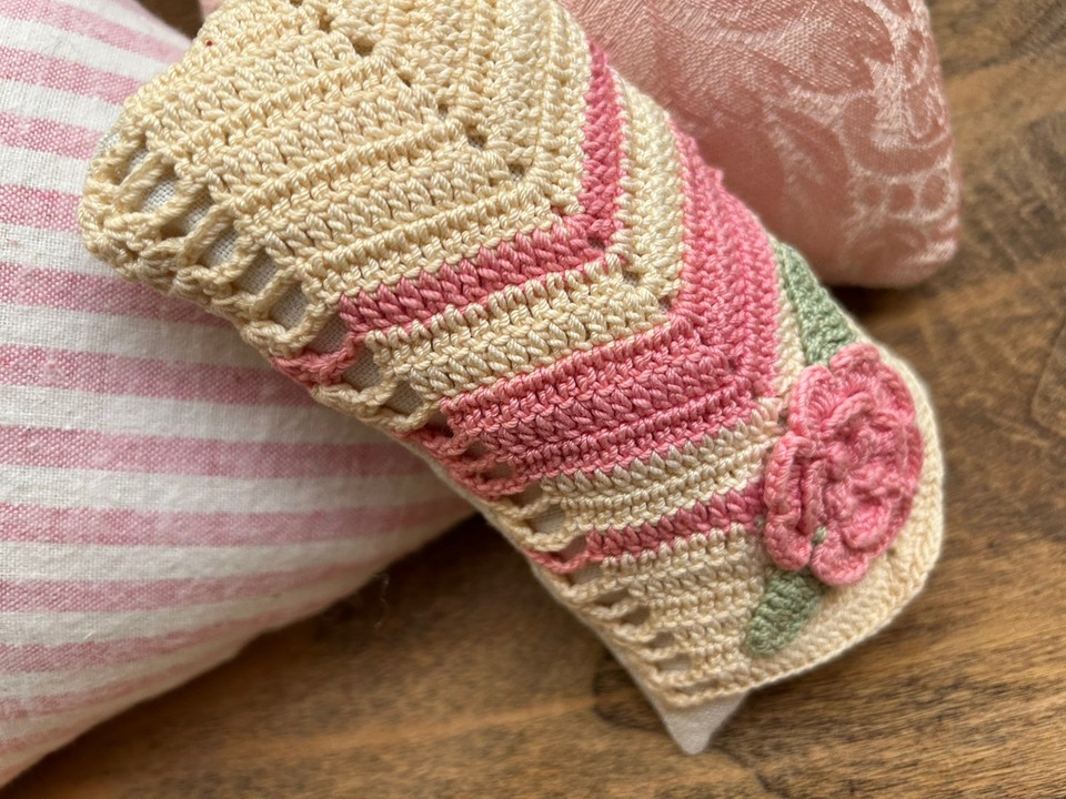 Primitive Stitchery Valentines 3 Hearts and Antique Lace Ornies ...