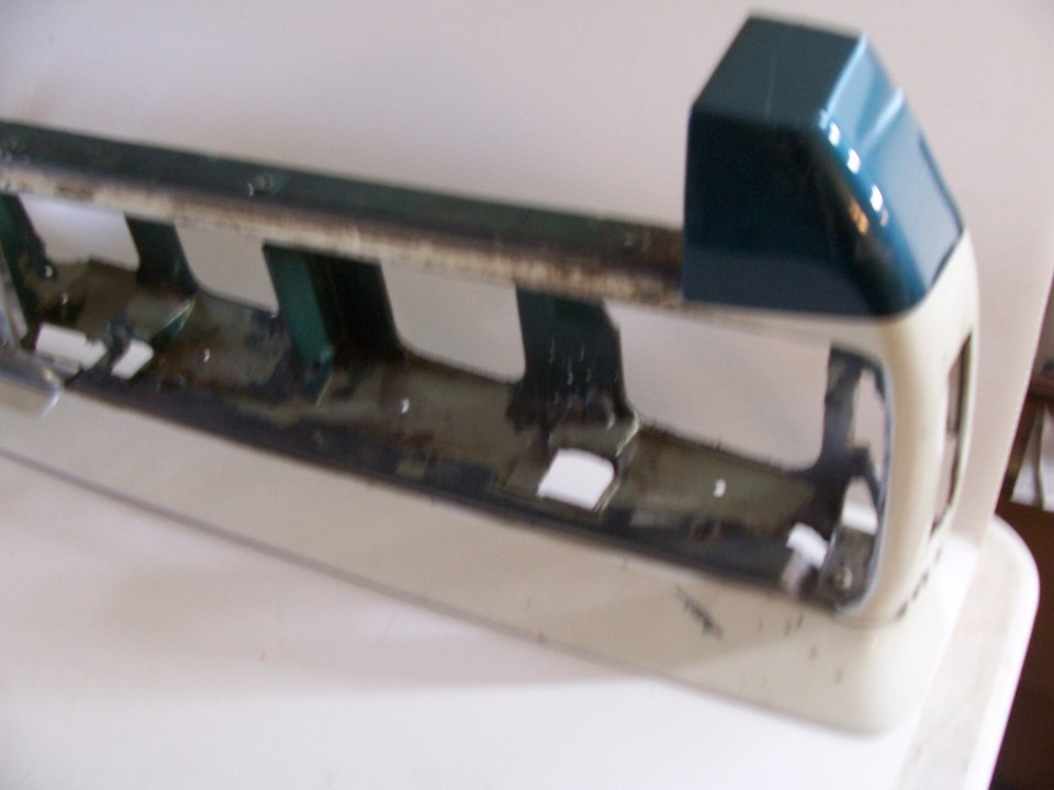 1986 CHEVY CAPRICE TAILLIGHT TRIM FILLER PANEL REAR HEADER BROKEN MOUNT ...