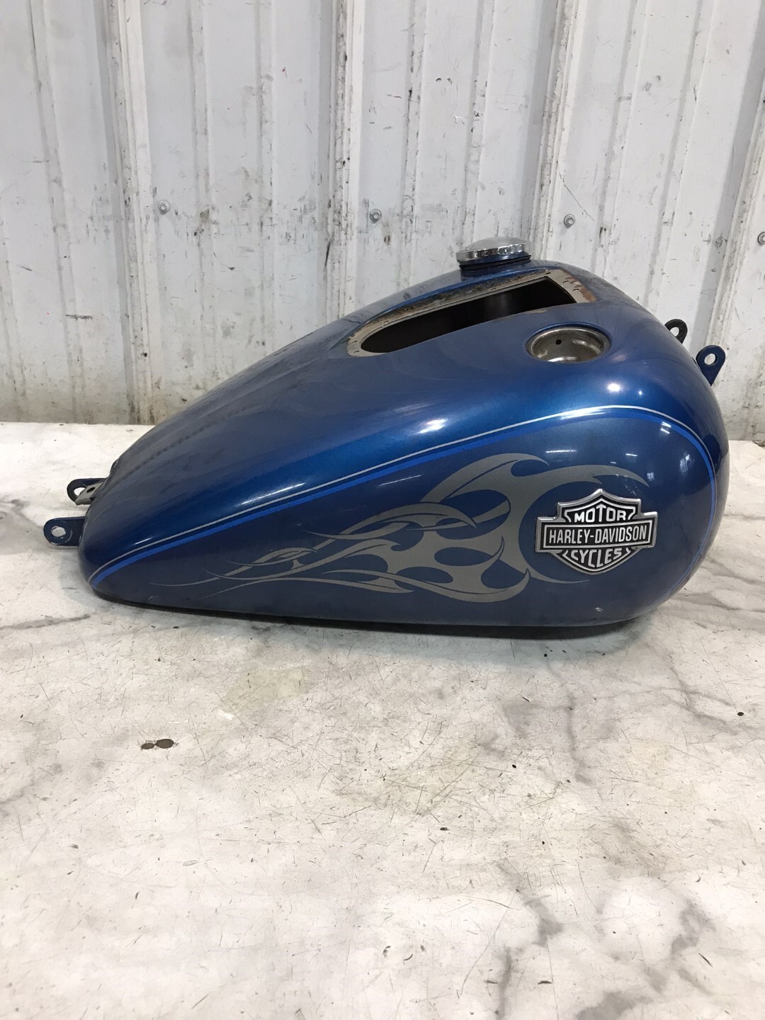 2005 Harley-Davidson FXDWGI Dyna Wide Glide Gas Fuel Petrol Tank 05 ...