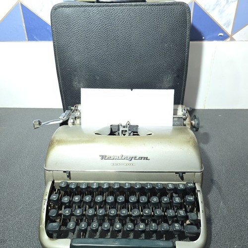 Vintage Remington Quiet Riter Miracle Tab Portable Typewriter with Case ...