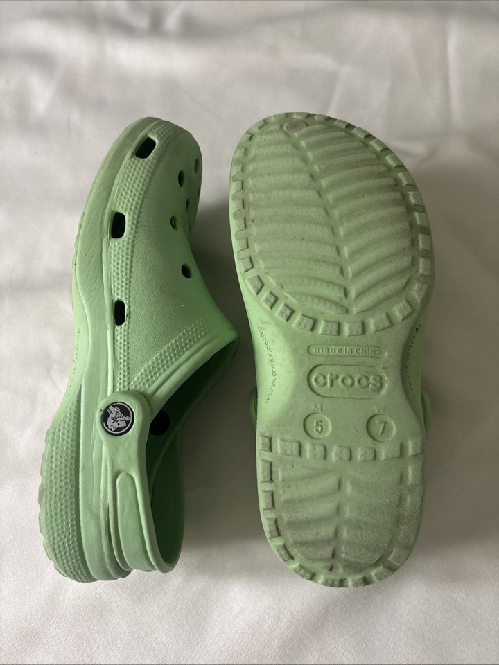 Crocs Classic Clogs Unisex Lime Green Slip On Size 5 Men Size 7 Women ...