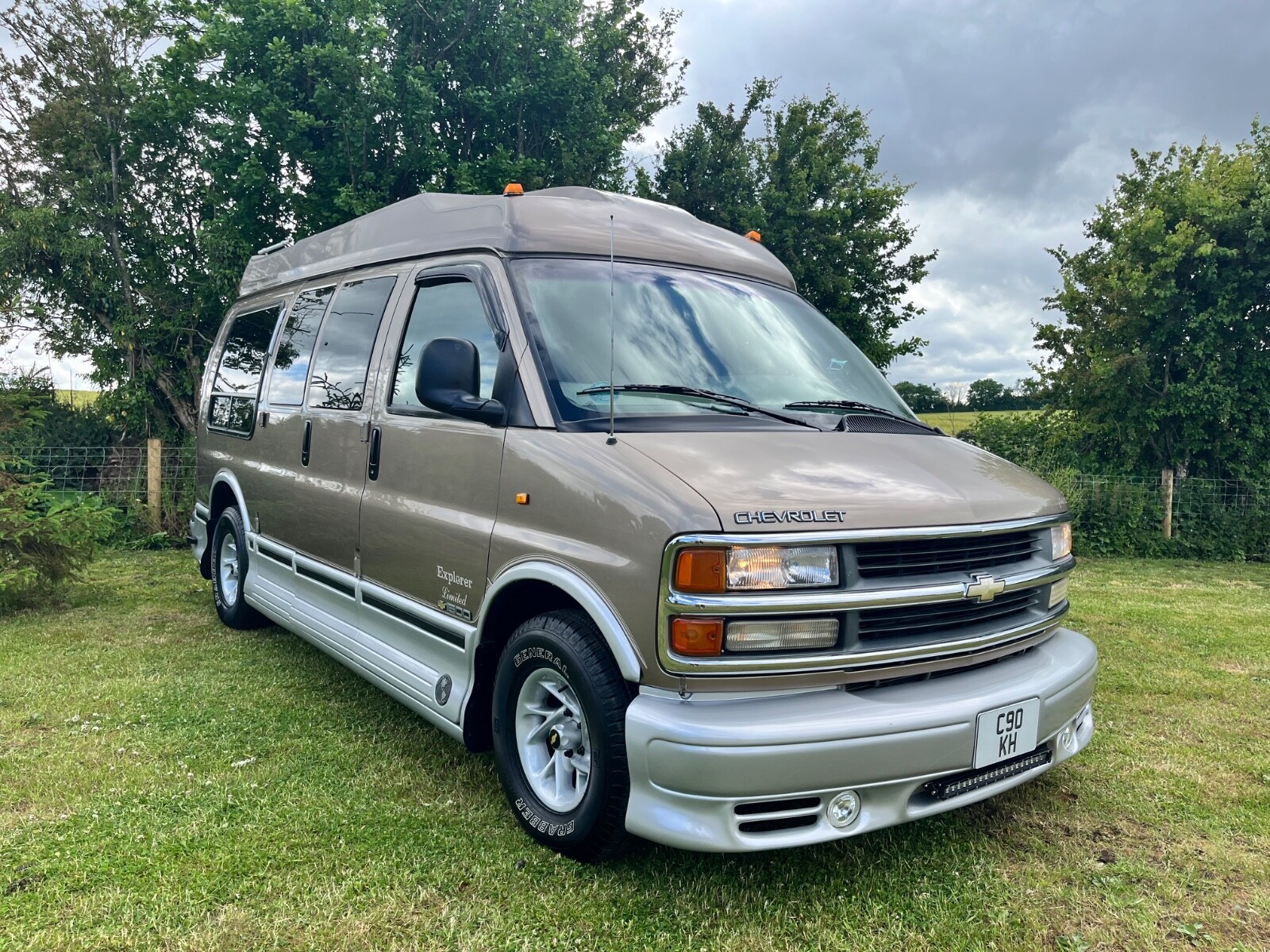 Chevrolet Express Explorer Day Van - UK American Cars