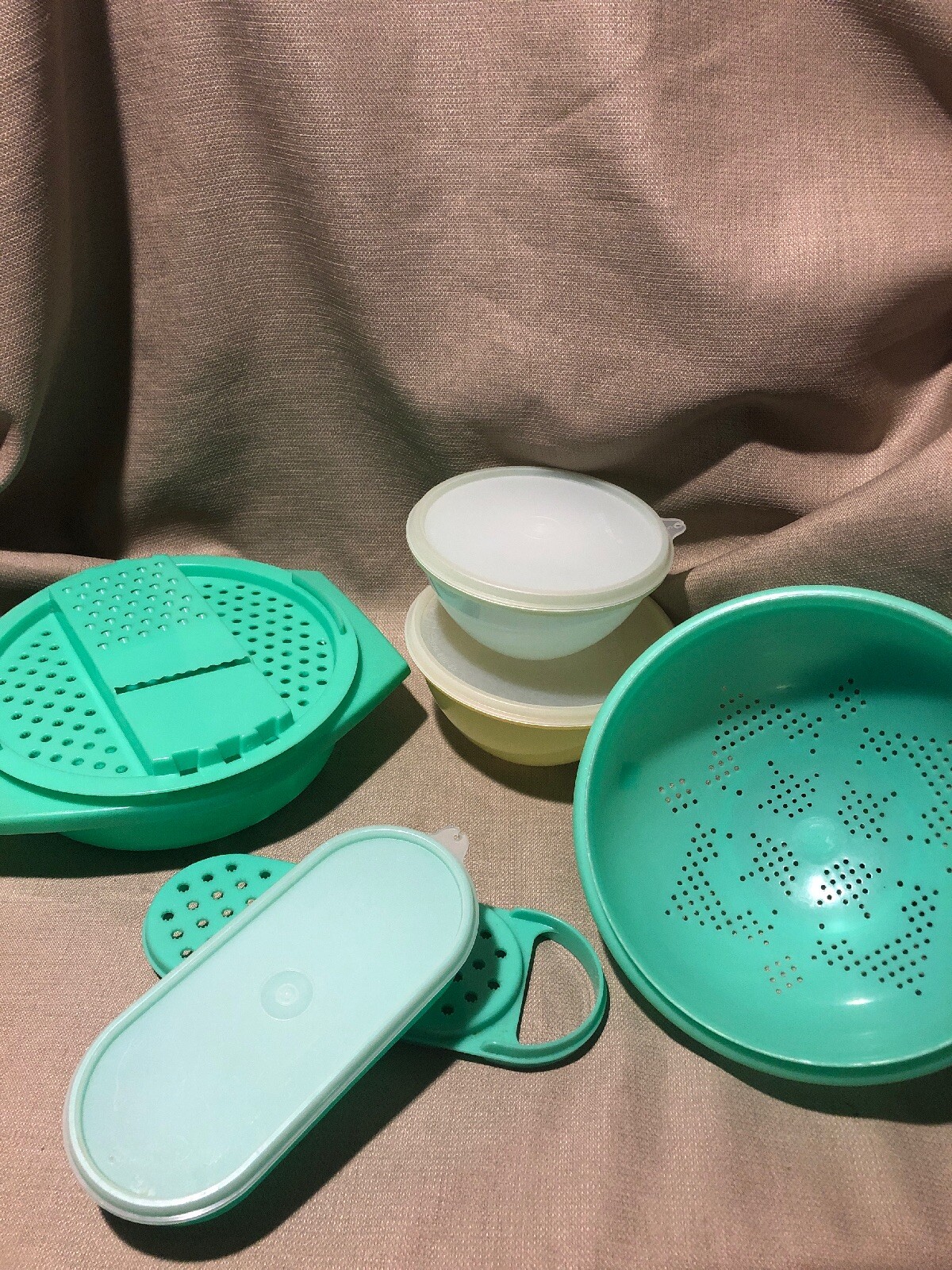 Tupperware Vintage Colander Handy Grater Slicer Grater Wonderlier Bowls ...