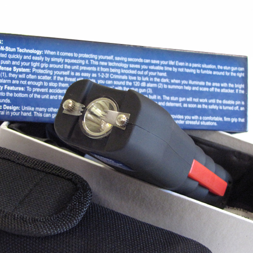 Black Jack 21,000,000 Volt Stun Gun & Ear-Piercing Personal Alarm ...