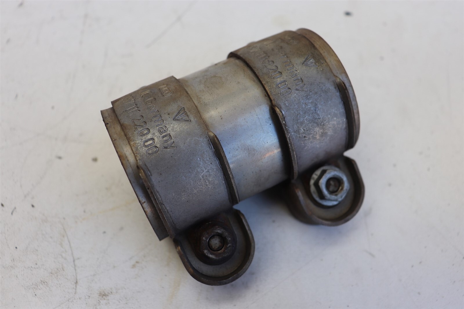 Porsche Cayman S 987 2011 Exhaust Pipe Connector Clamp 98711122000 J226 ...